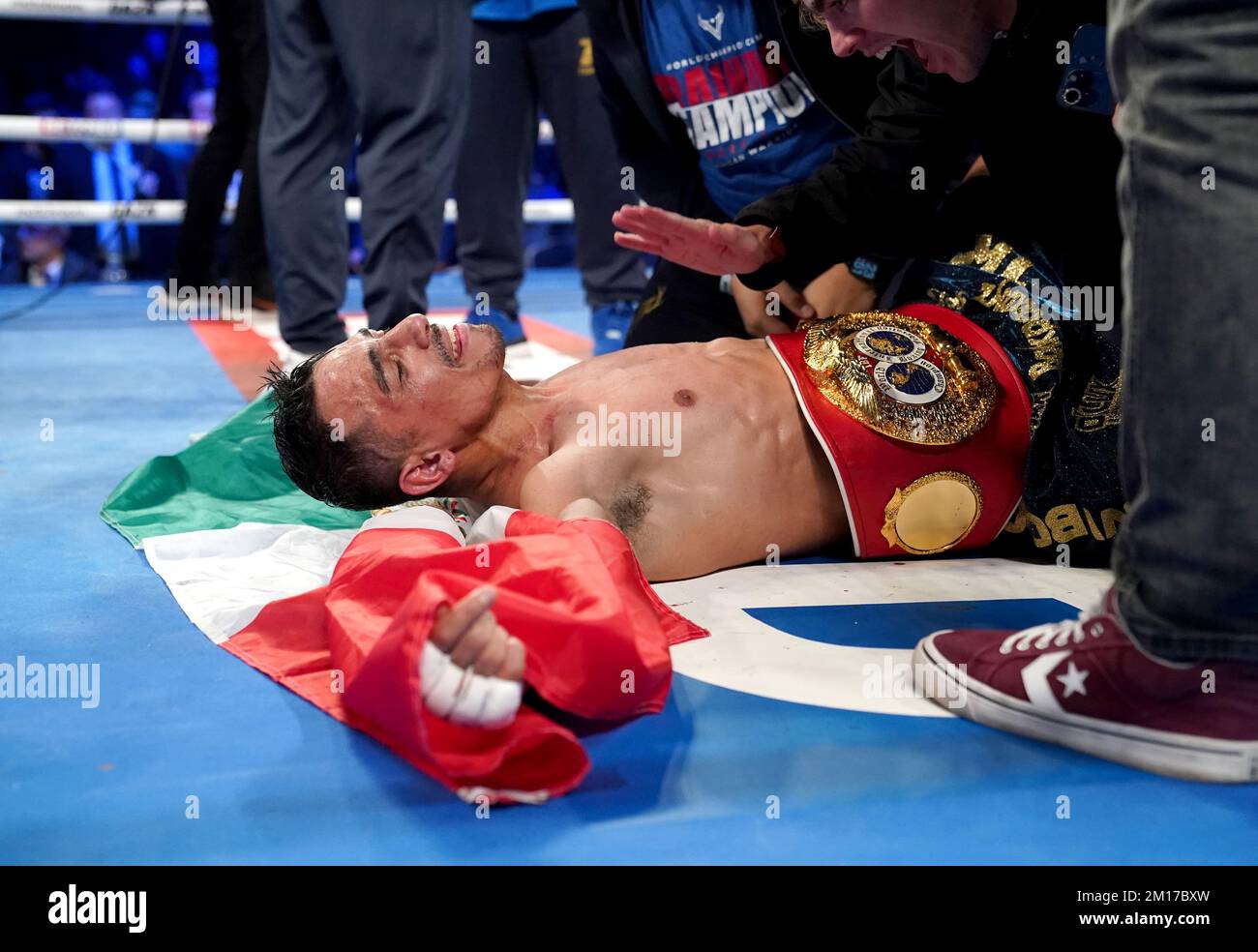 Luis Alberto Lopez celebrates victory over Josh Warrington after their ...