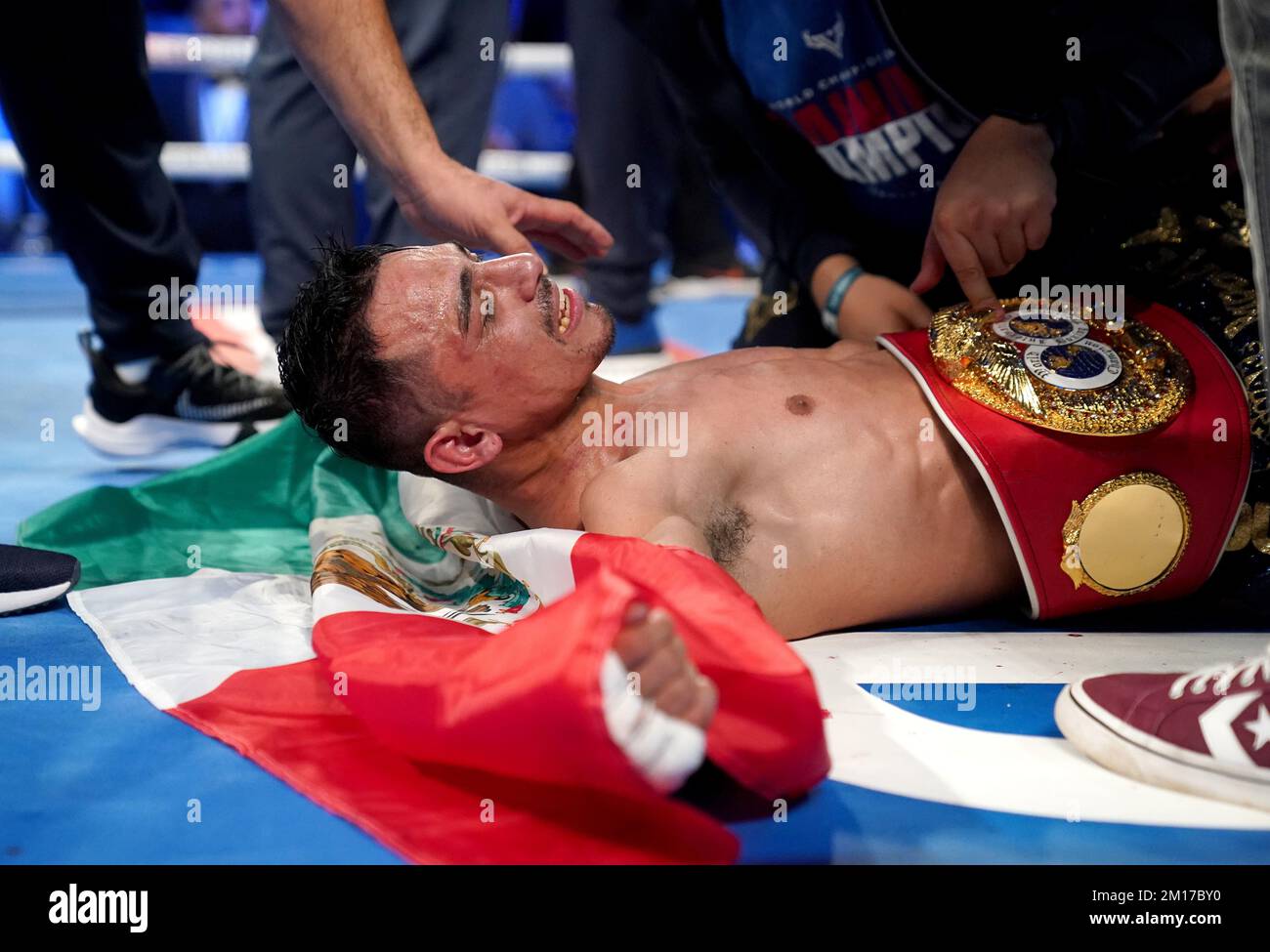 Luis Alberto Lopez celebrates victory over Josh Warrington after their ...