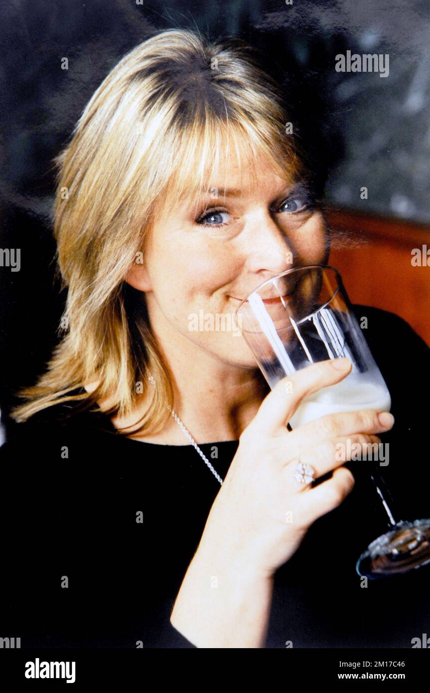 TELEVISION PRESENTER AND AUTHOR FERN BRITTON PIC MIKE WALKER 1998 Stock ...