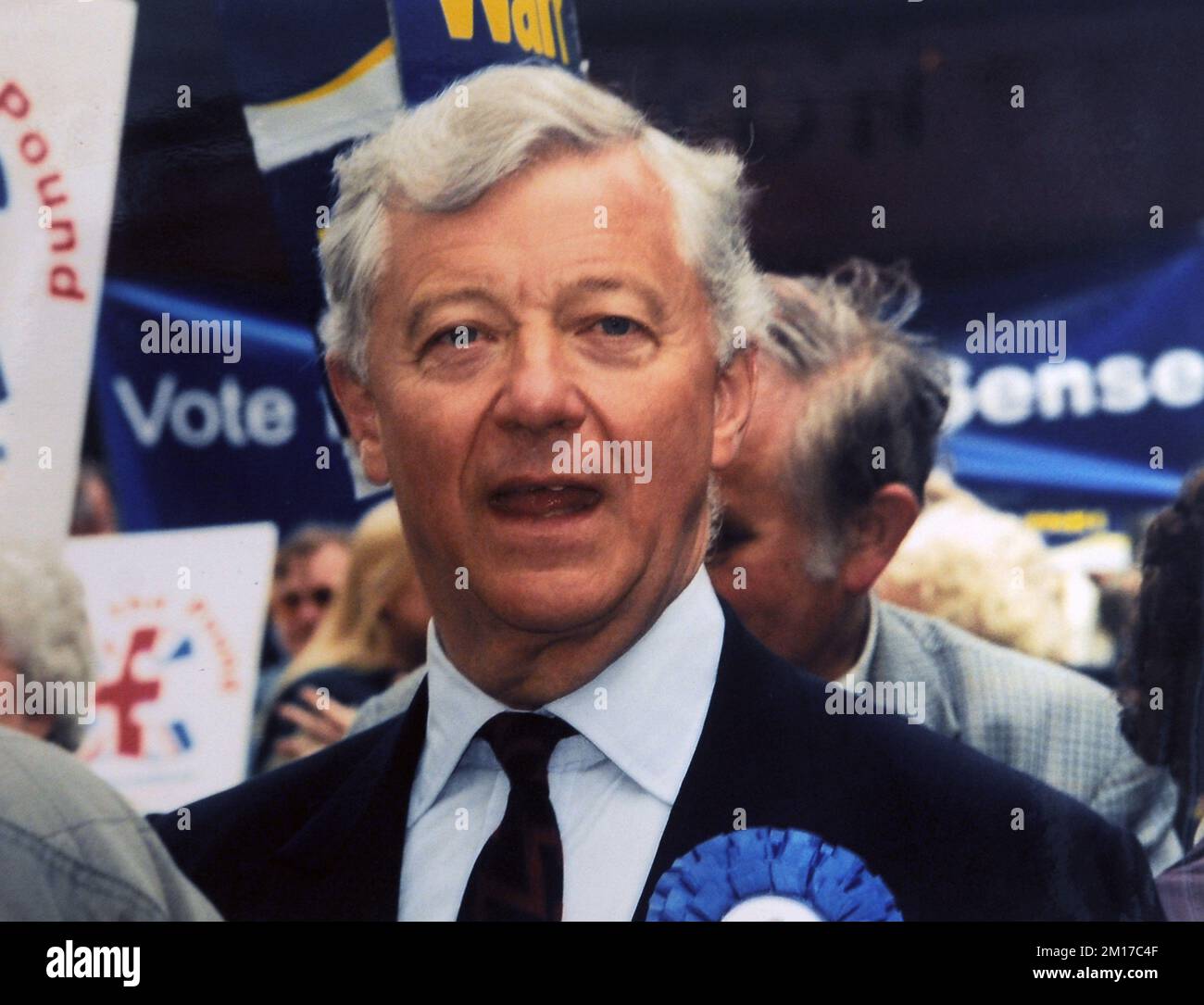 GOSPORT M.P. PETER VIGGERS, 2001 PIC MIKE WALKER 2001 Stock Photo - Alamy