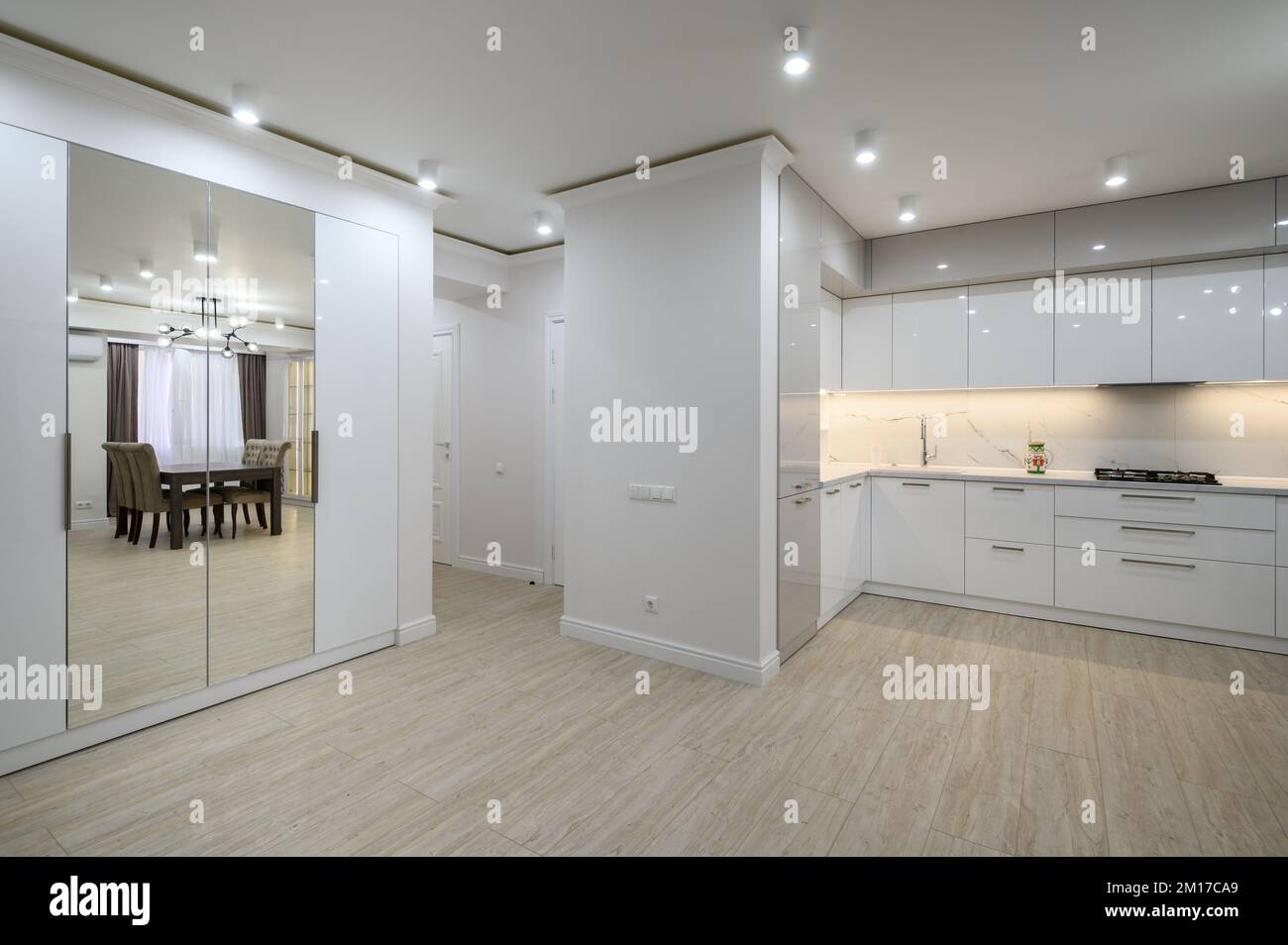 Large white hall connected to room and kitchen in a studio flat Stock ...