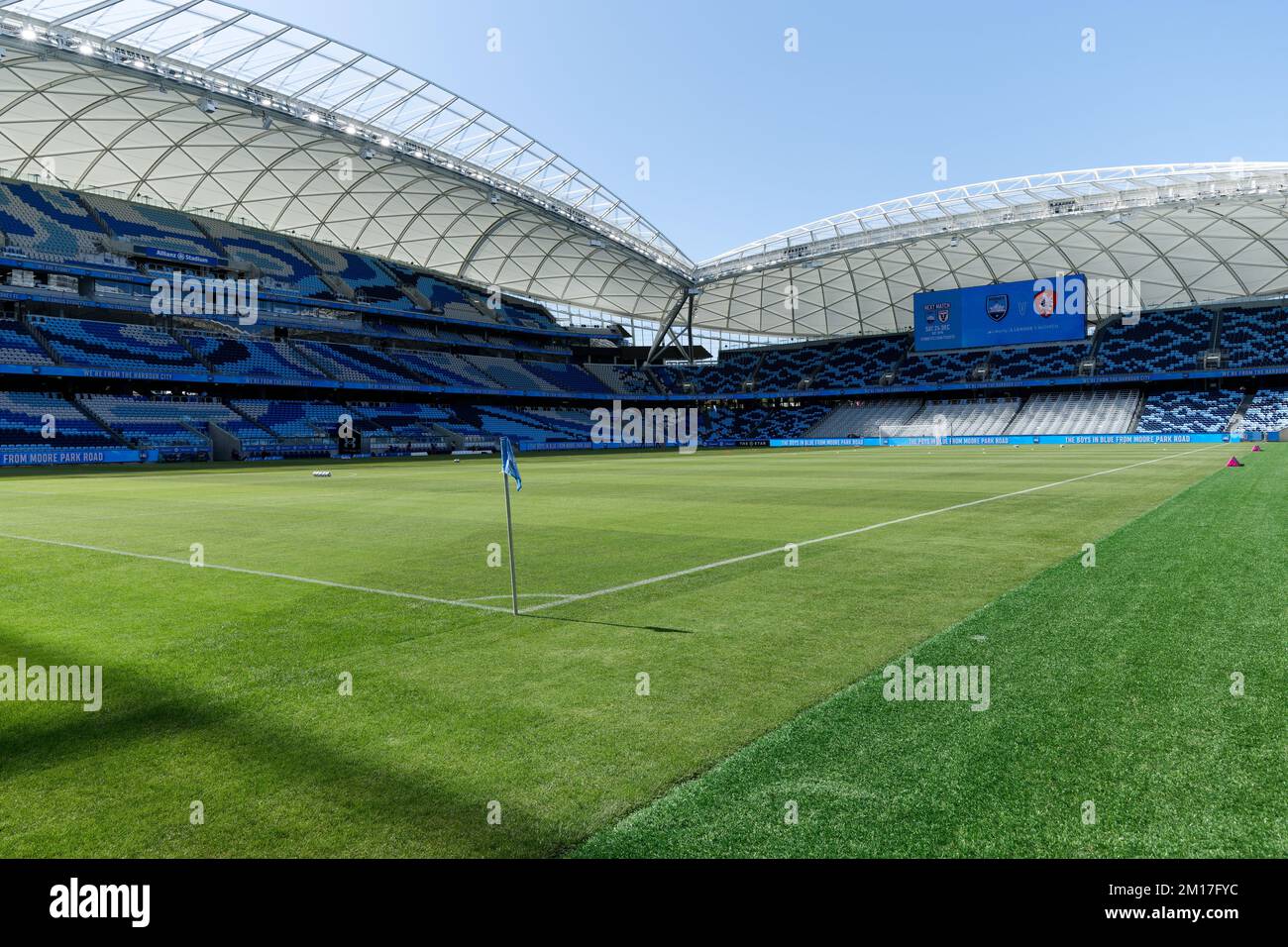 Stadium roar hi-res stock photography and images - Alamy