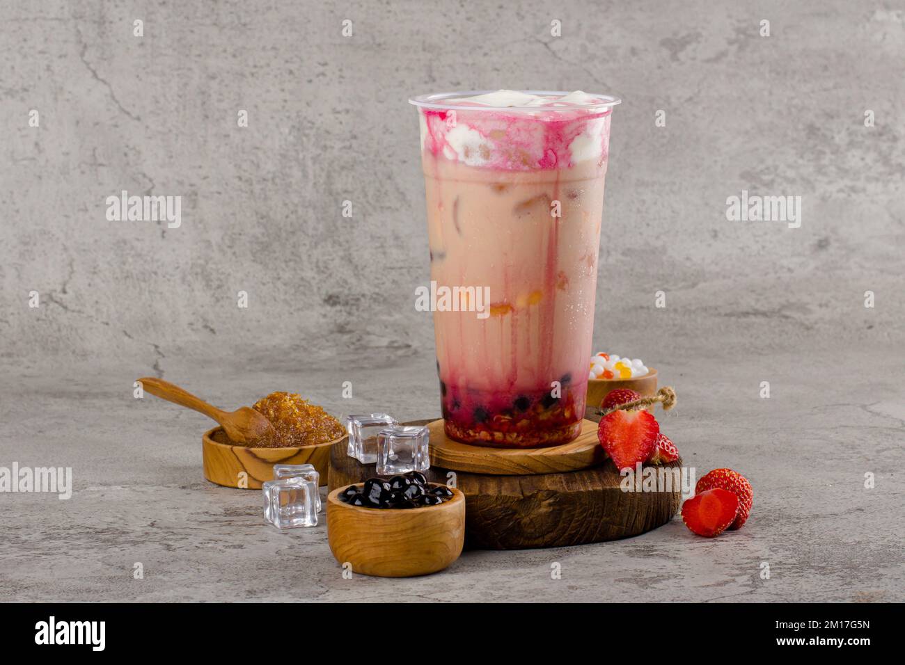 Ice red velvet latte hi-res stock photography and images - Alamy