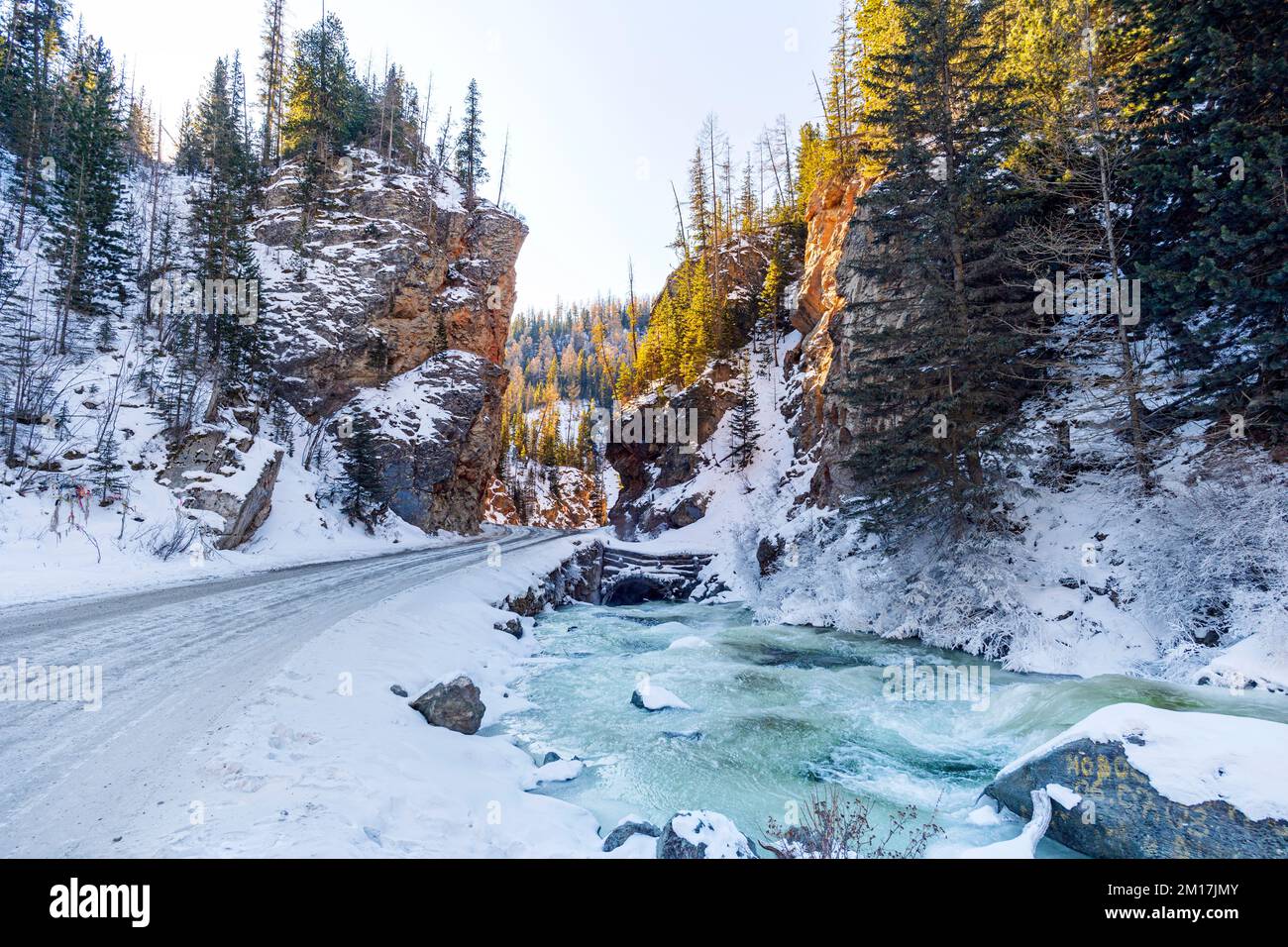 River pass through hi-res stock photography and images - Alamy