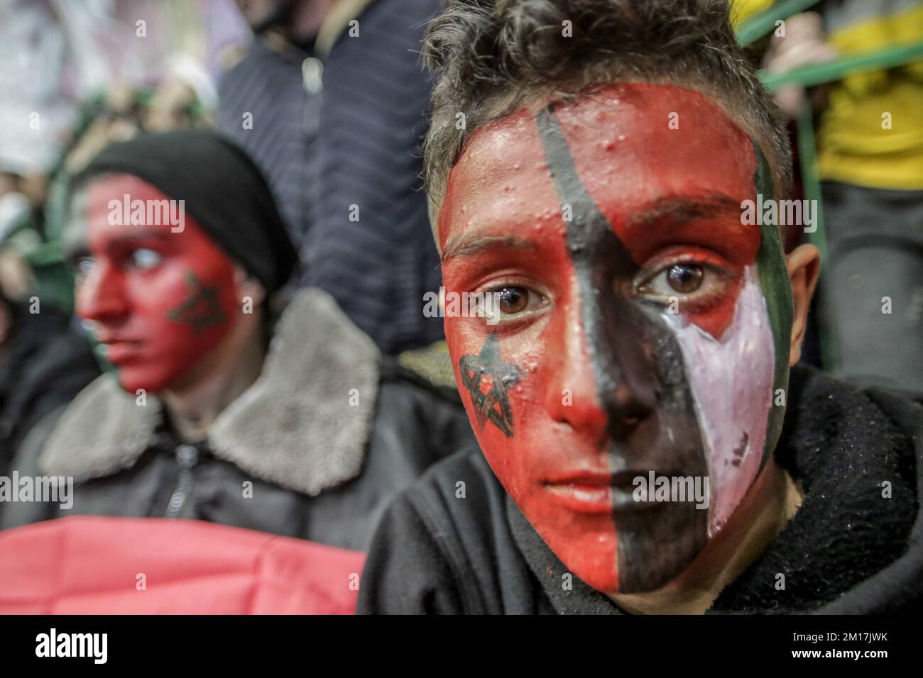 Gaza, Palestine. 10th Dec, 2022. A Palestinian fan with face painting ...