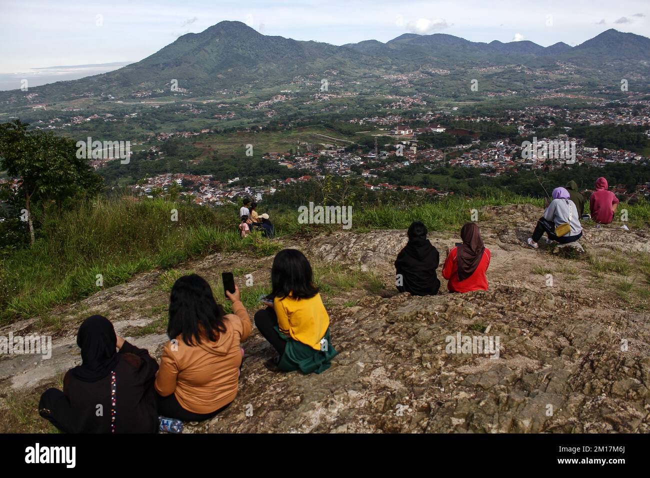 Tanjungsari, West Java, Indonesia. 11th Dec, 2022. People enjoy the view of Mount Manglayang at ...