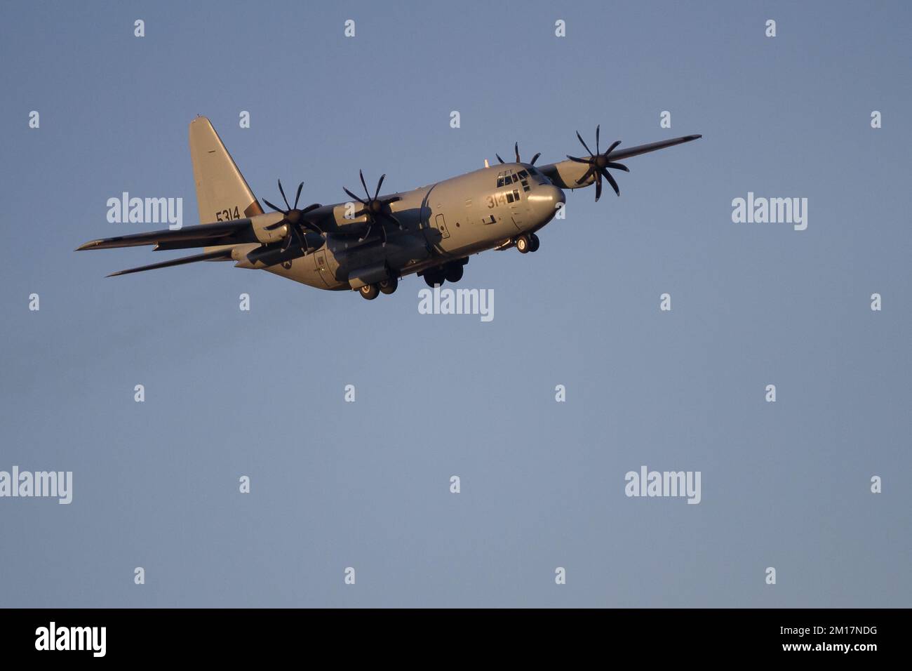 Us navy hercules hi-res stock photography and images - Alamy