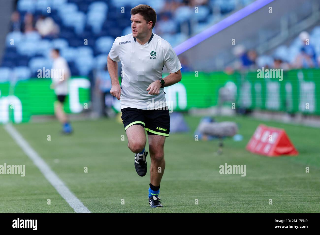 Sydney, Australia. 10th Dec, 2022. Match referee Adam Kersey warms up ...