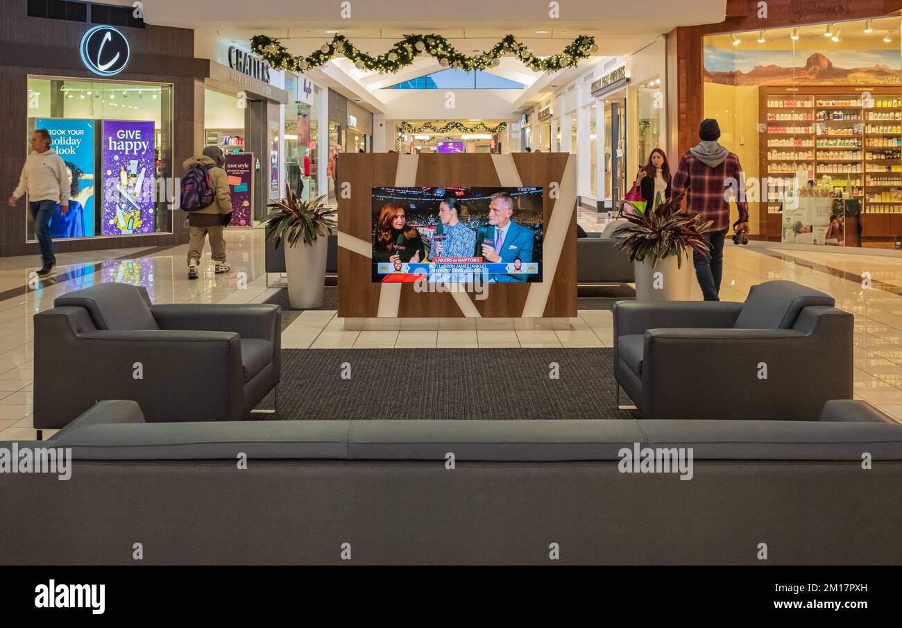 Indoor guildford shopping centre hi-res stock photography and images ...