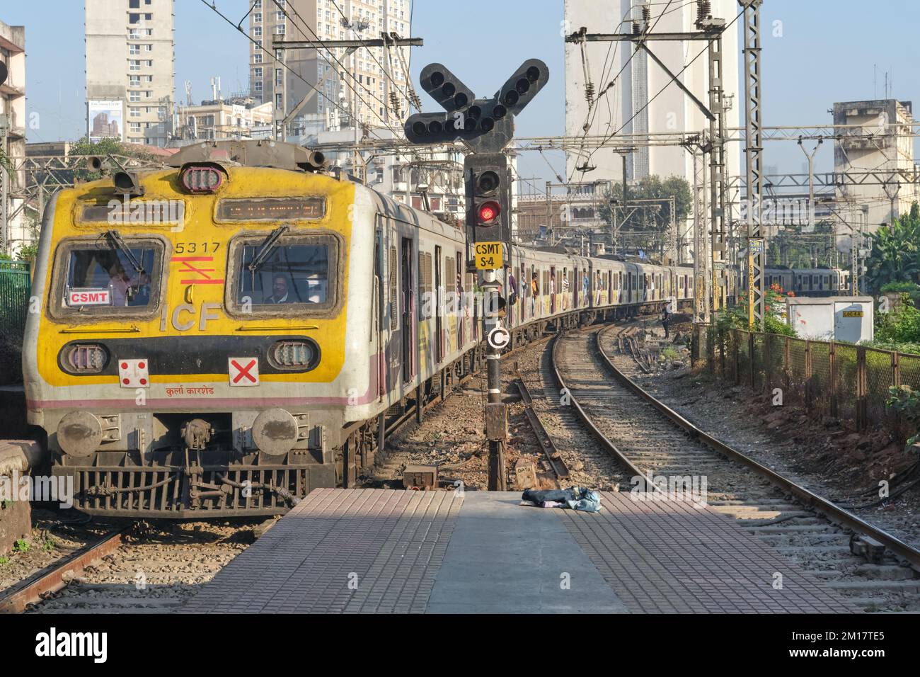 A suburban train of the Central Line, arriving at Chhatrapati Shivaji ...
