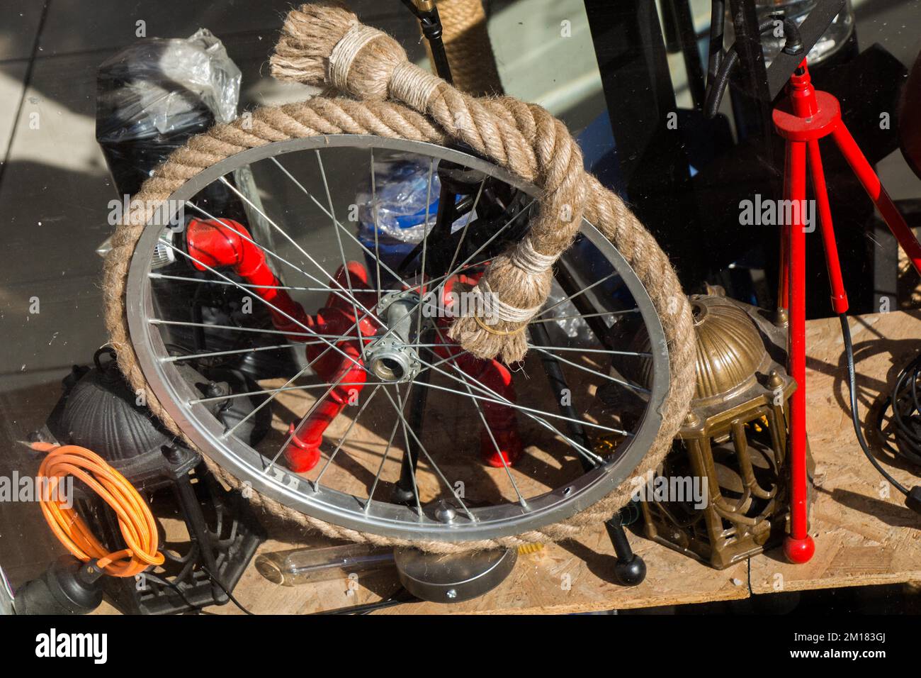 Decorative filament light bulb hi-res stock photography and images - Alamy