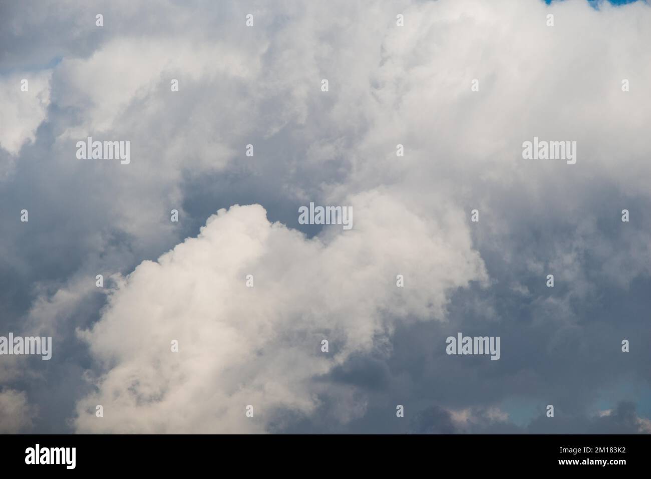 Dark grey gray cloud hi-res stock photography and images - Alamy