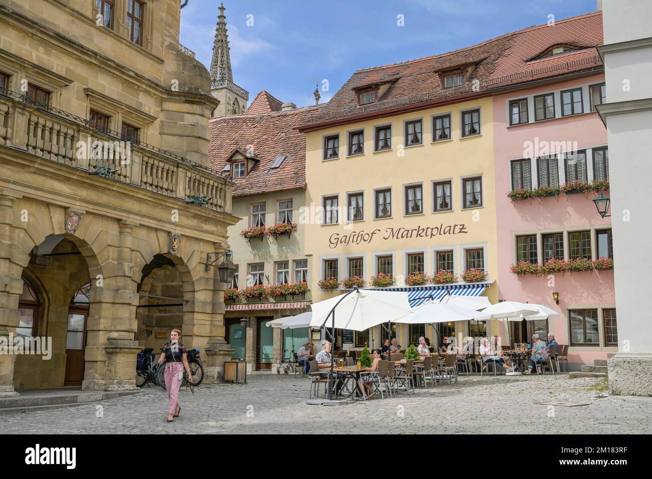 City centre square hi-res stock photography and images - Alamy