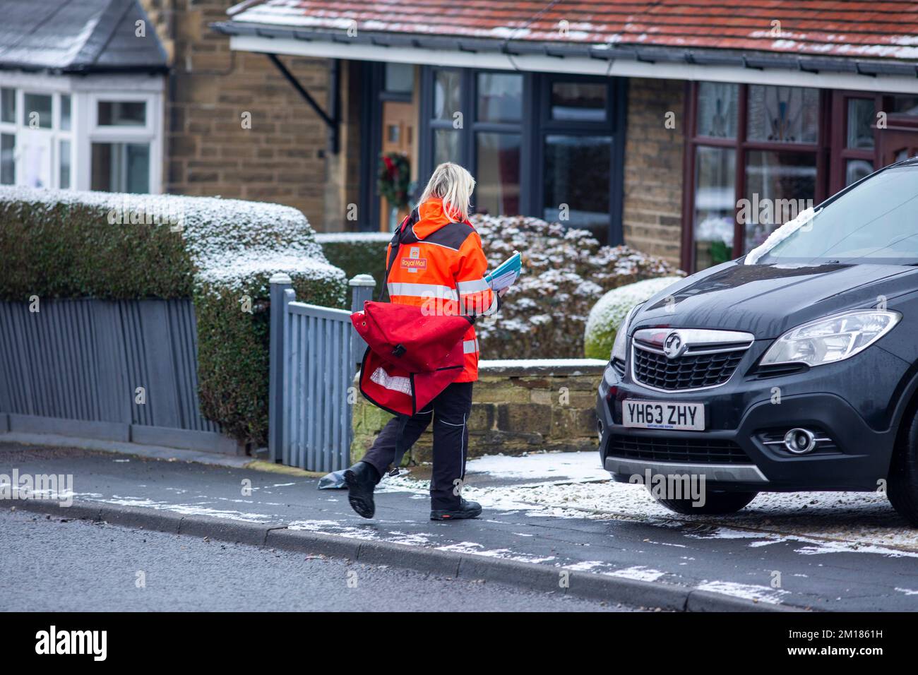 A snowy morning in West Yorkshire as the temperature stays below zero ...