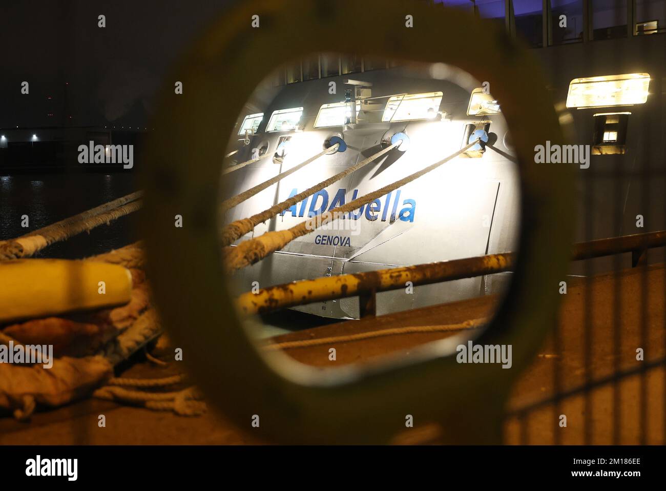 Hamburg, Germany. 10th Dec, 2022. The cruise ship "Aidabella" is moored at Mönckebergkai next to ...