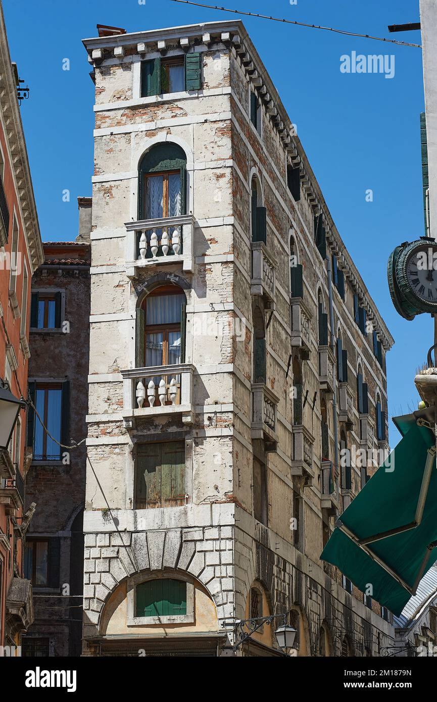 View of an old narrow building in Venice, Italy Stock Photo - Alamy