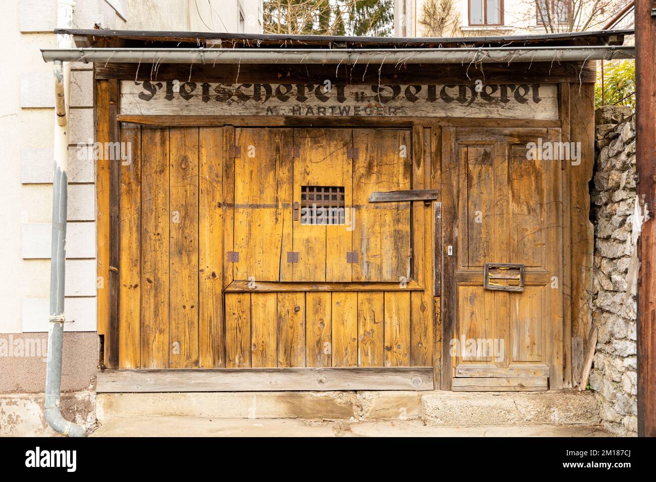 Vintage smokehouse hi-res stock photography and images - Alamy