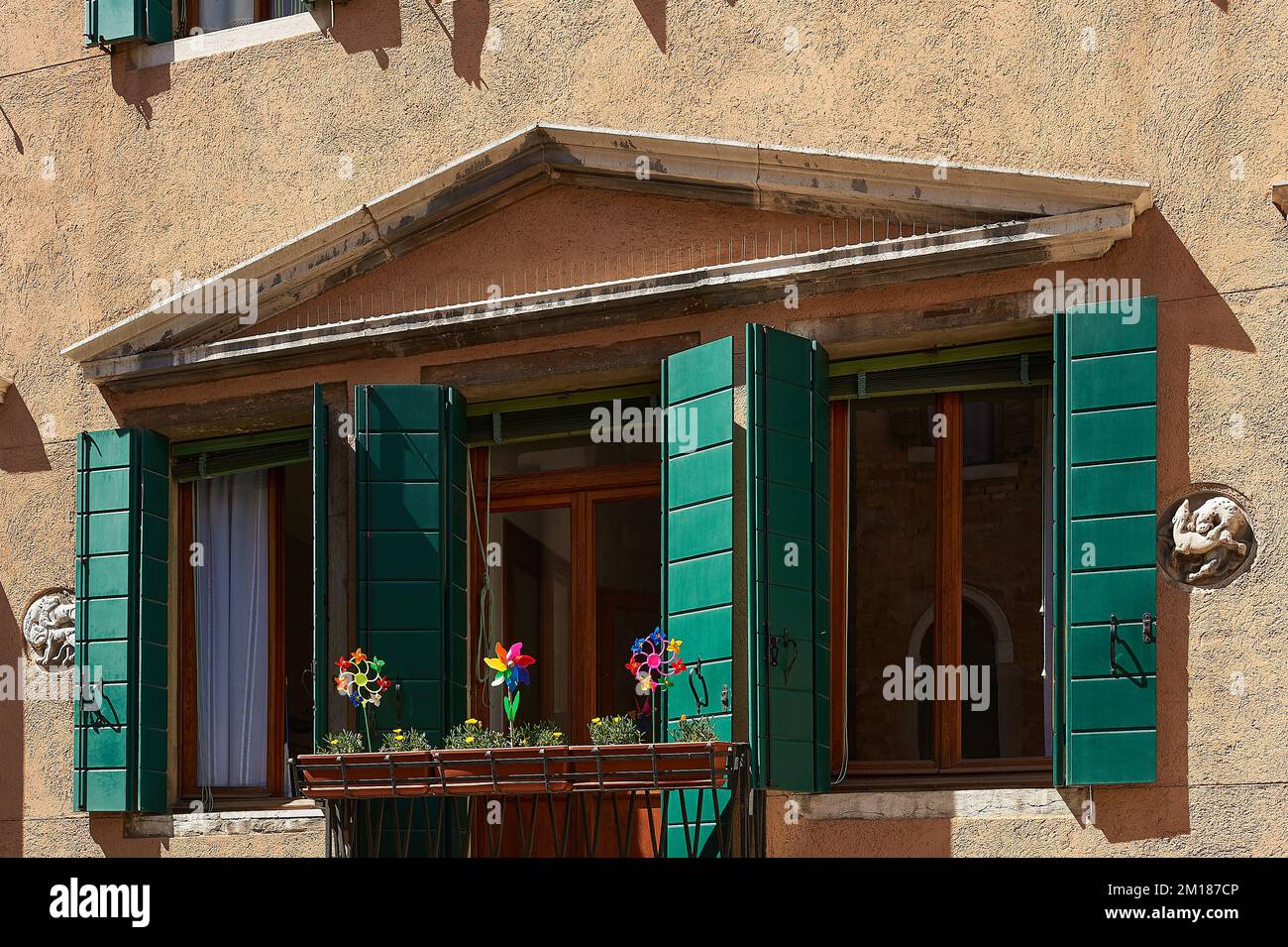 Baroque house facades hi-res stock photography and images - Alamy