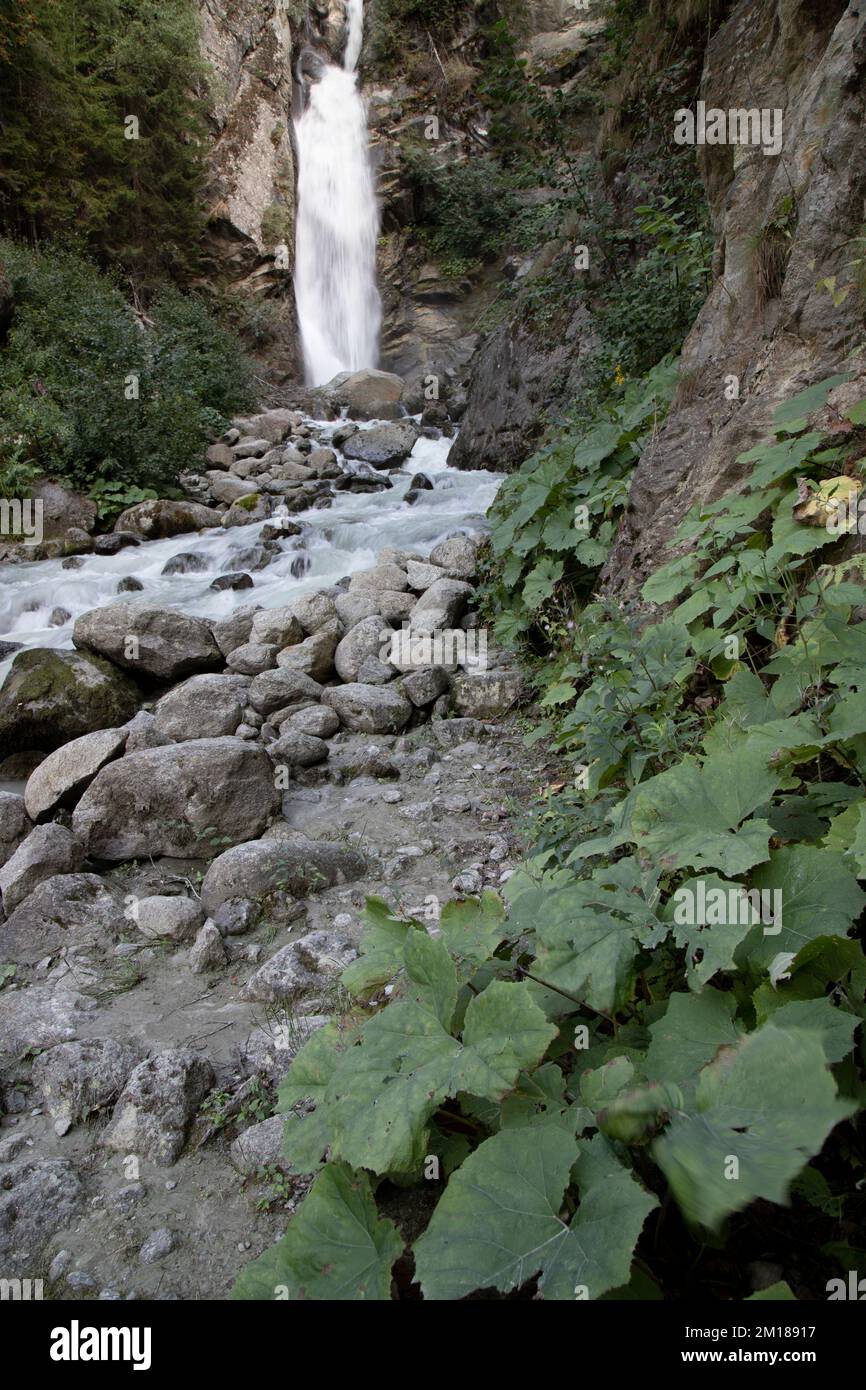 A vertical view of a waterfall Stock Photo - Alamy