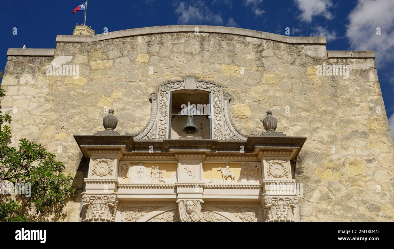 Alamo san antonio skyline hi-res stock photography and images - Alamy