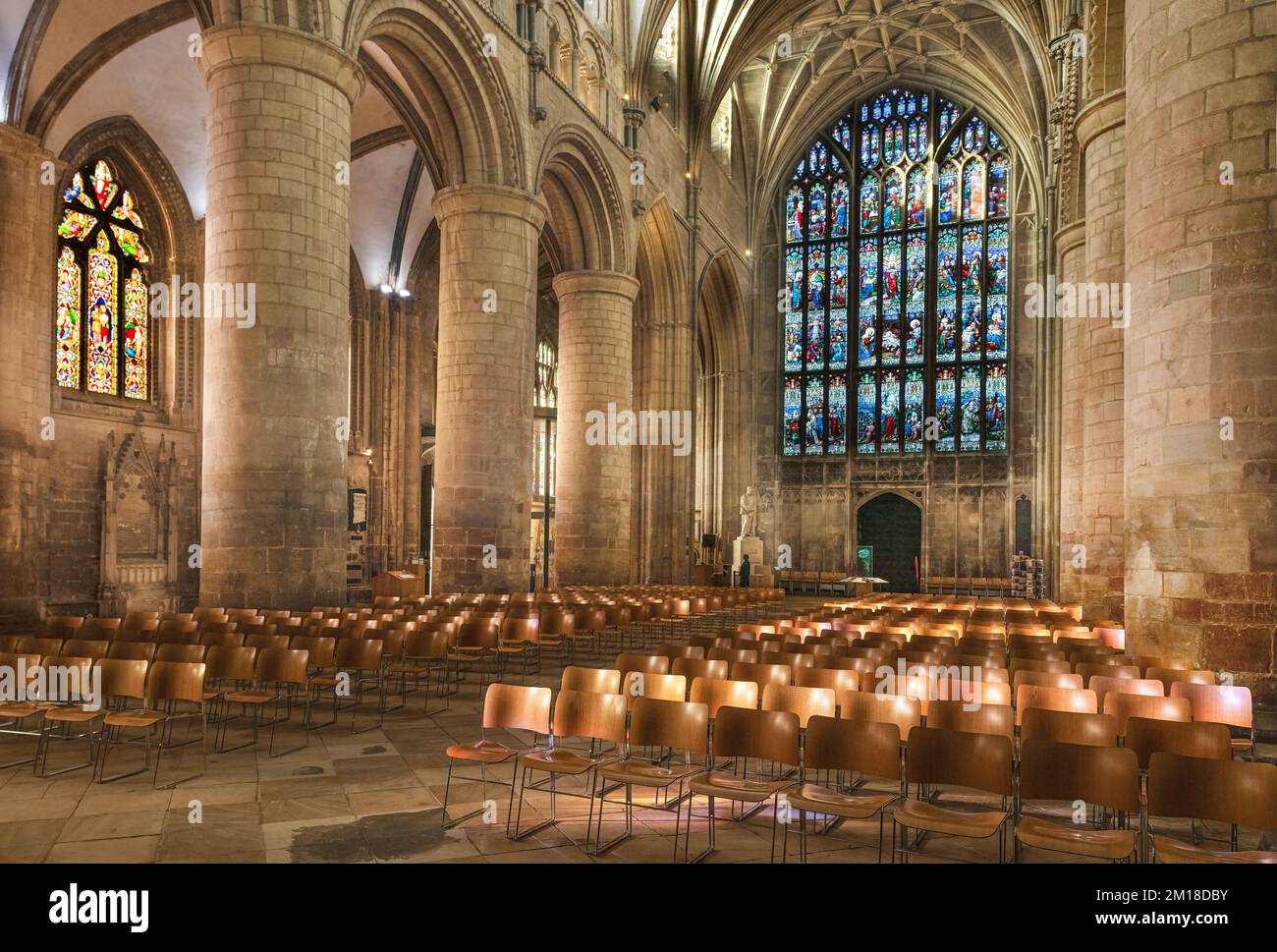 English cathedral interior hi-res stock photography and images - Alamy