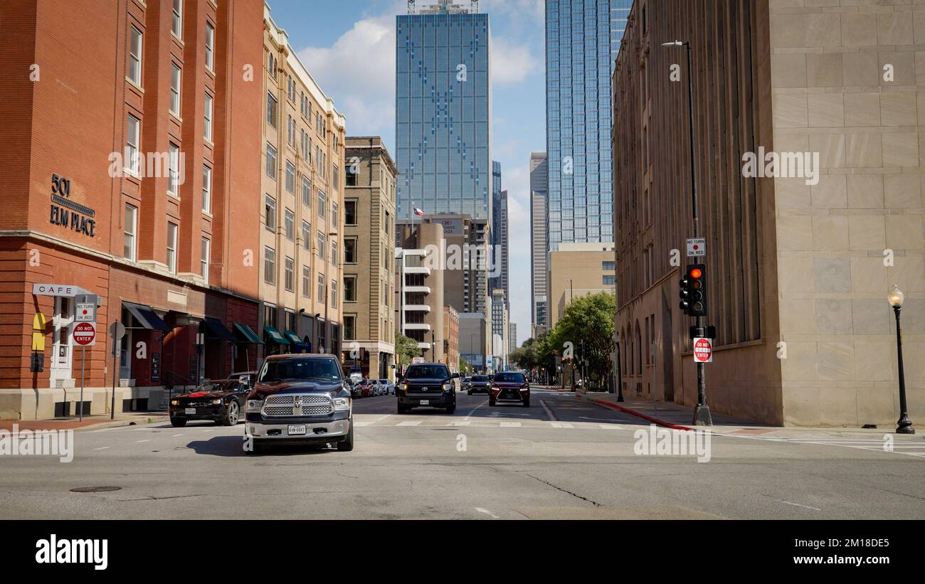 Street traffic in the city center of Dallas - DALLAS, UNITED STATES ...