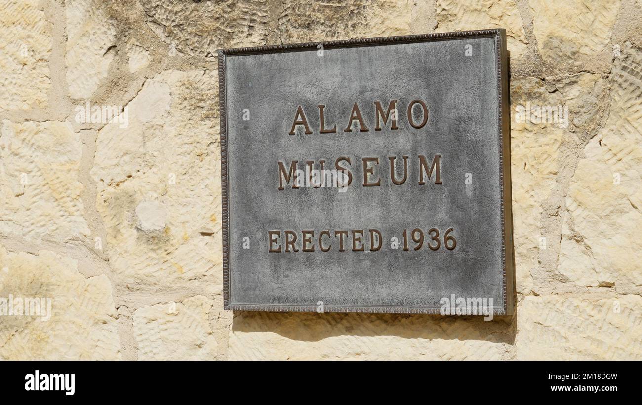 Alamo plaza district hi-res stock photography and images - Alamy