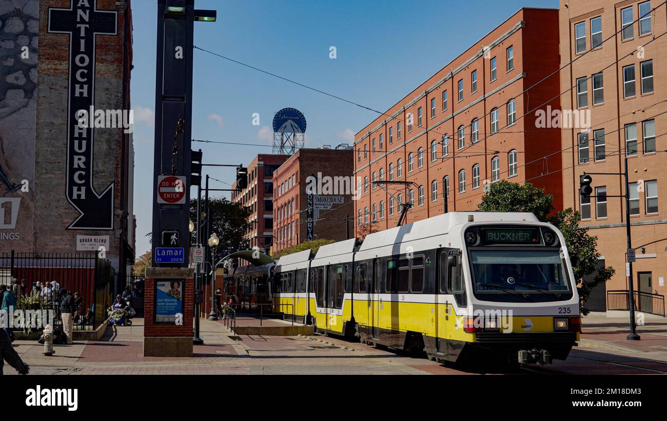 Tram in the city center of Dallas - DALLAS, UNITED STATES - OCTOBER 30 ...