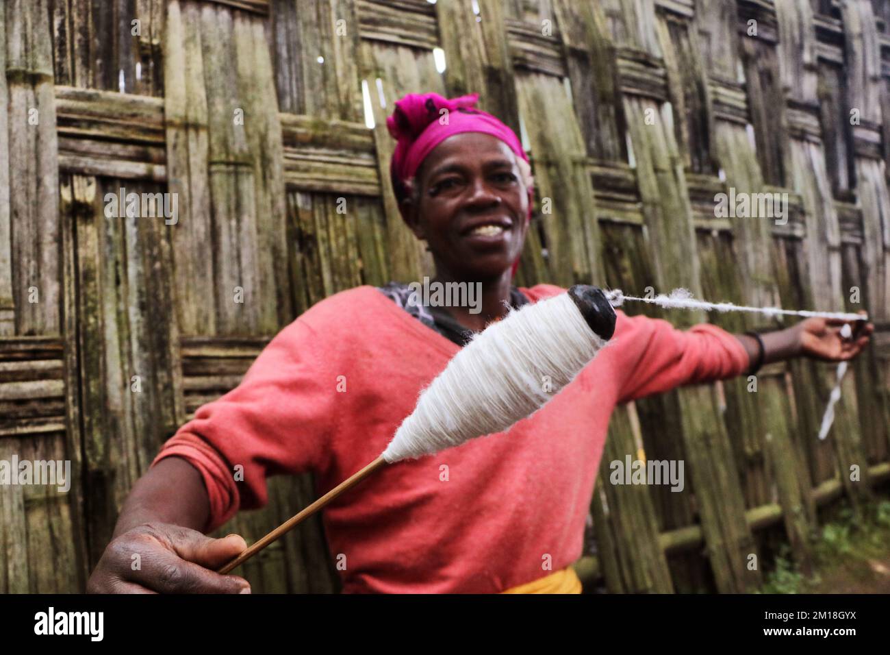 African woman working traditional spinning hi-res stock photography and ...