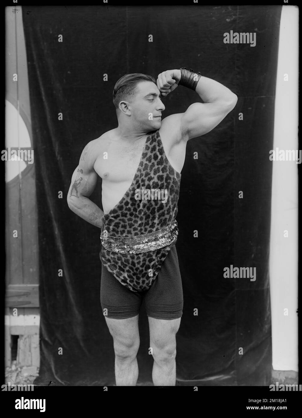 Circus strongman vintage Black and White Stock Photos & Images - Alamy