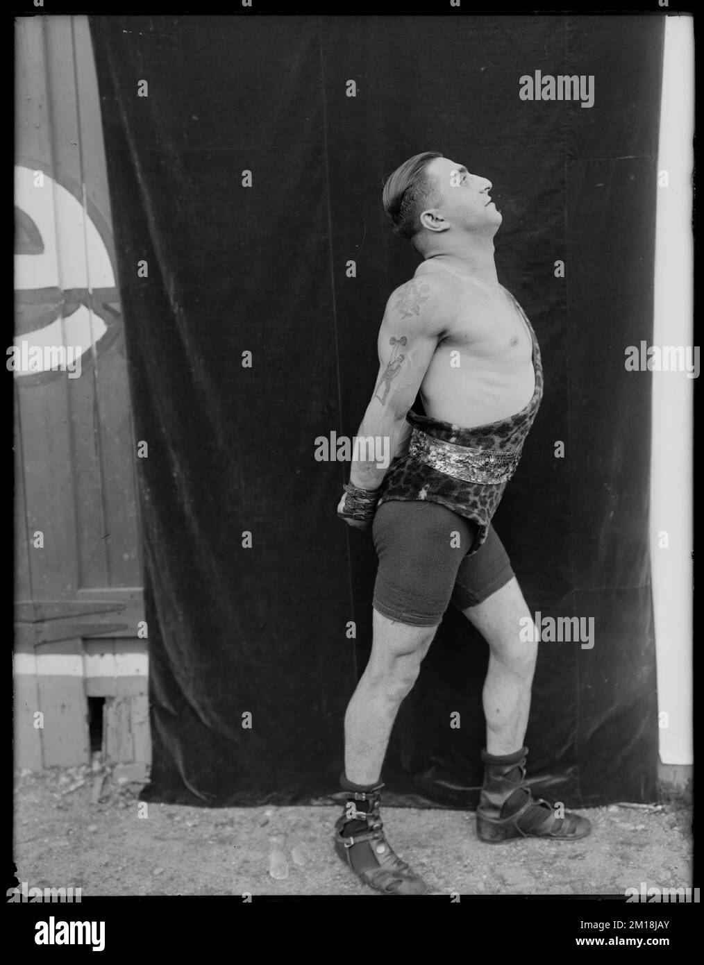 Strongman circus hi-res stock photography and images - Alamy