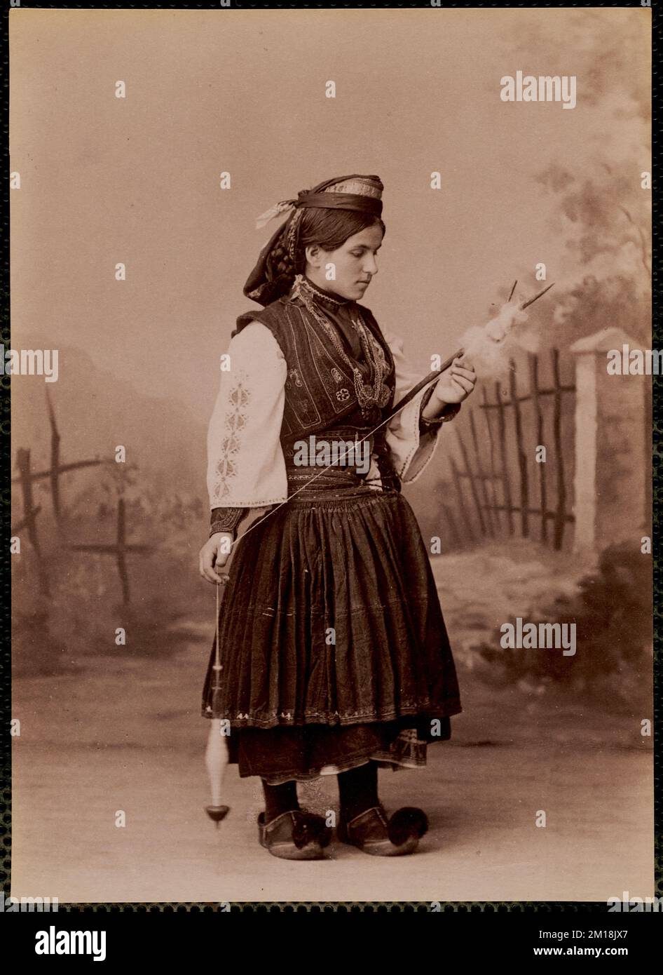 Drop spindle hi-res stock photography and images - Alamy