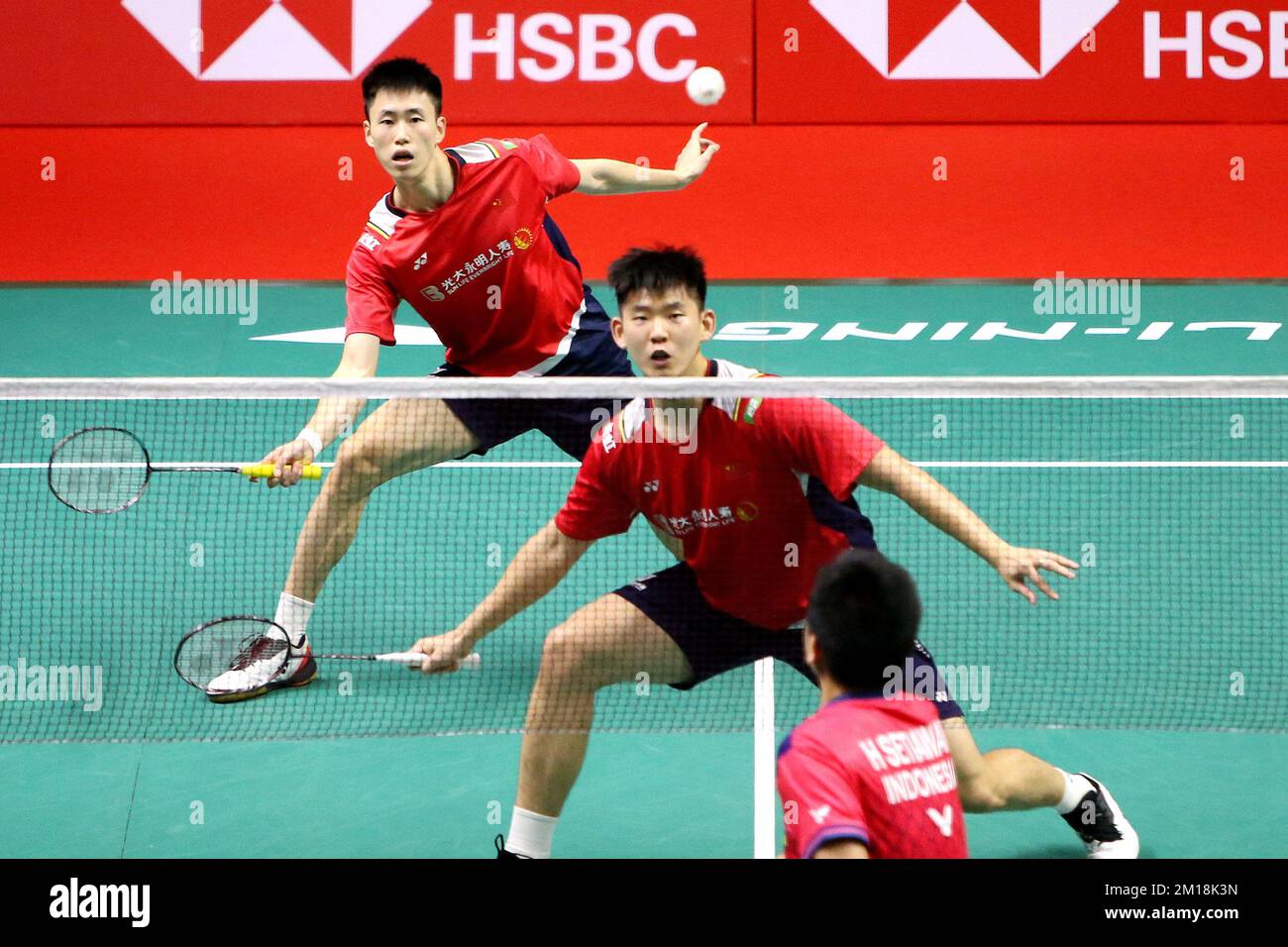 Bangkok, Thailand. 11th Dec, 2022. Liu Yuchen (C)/Ou Xuanyi (L) of ...