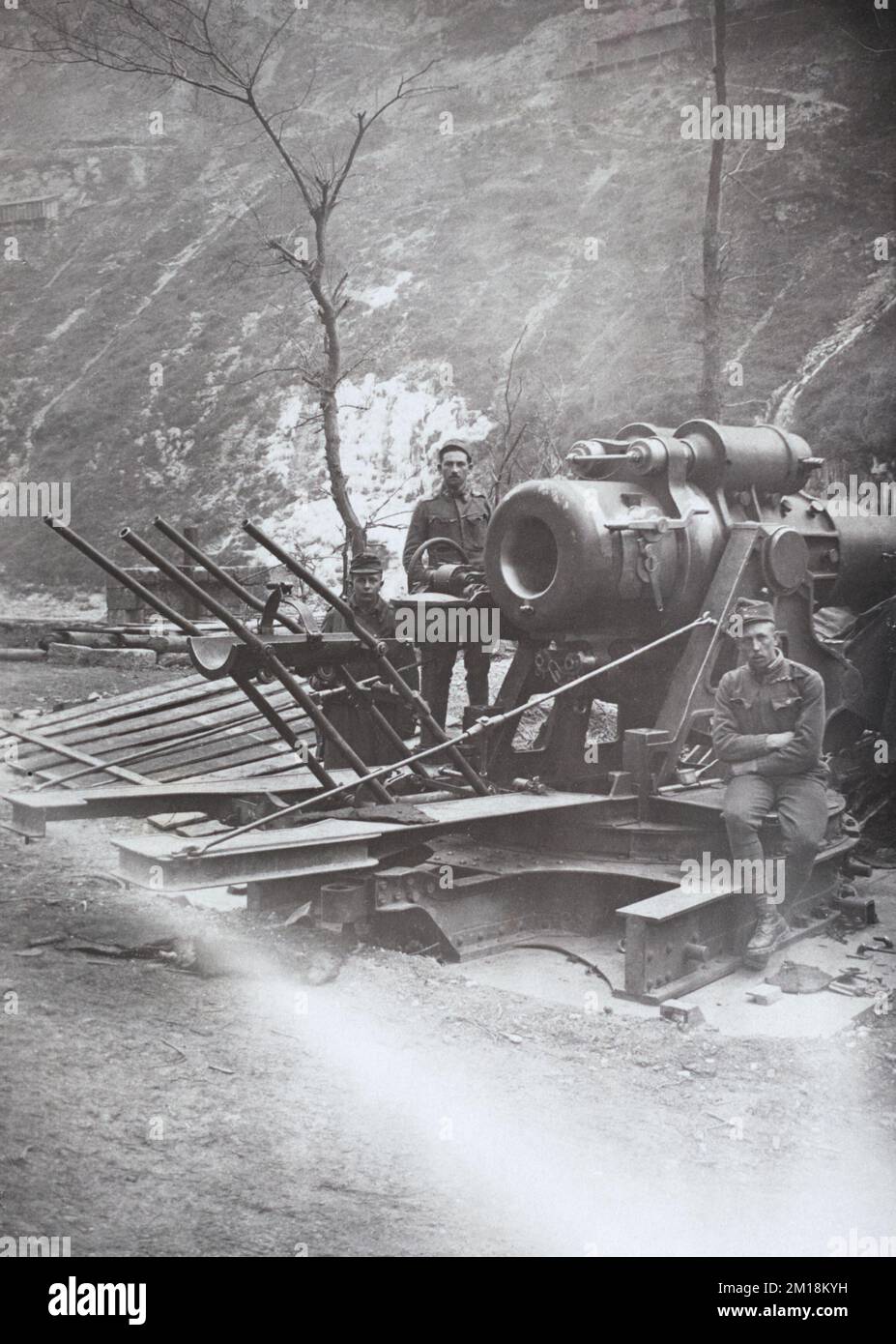 A rear view of an Austro-Hungarian army Skoda 305 mm Model 1911 ...