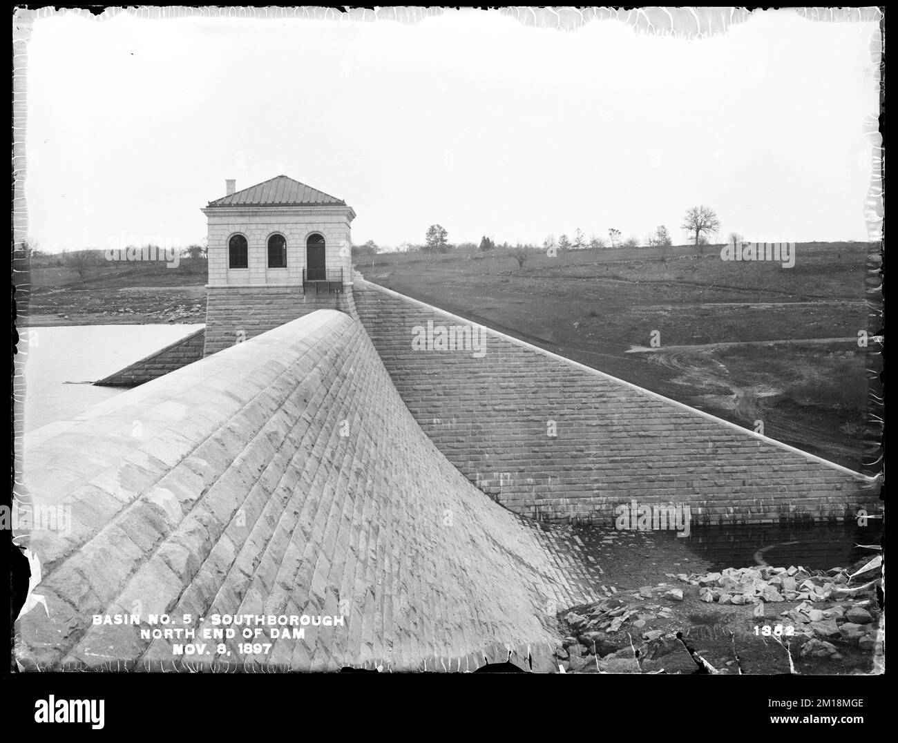 Reservoir overflow Black and White Stock Photos & Images - Alamy