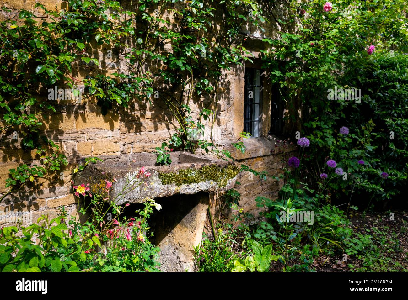 Basin of Cotswolds stone and mullioned windows in the town of Lower ...