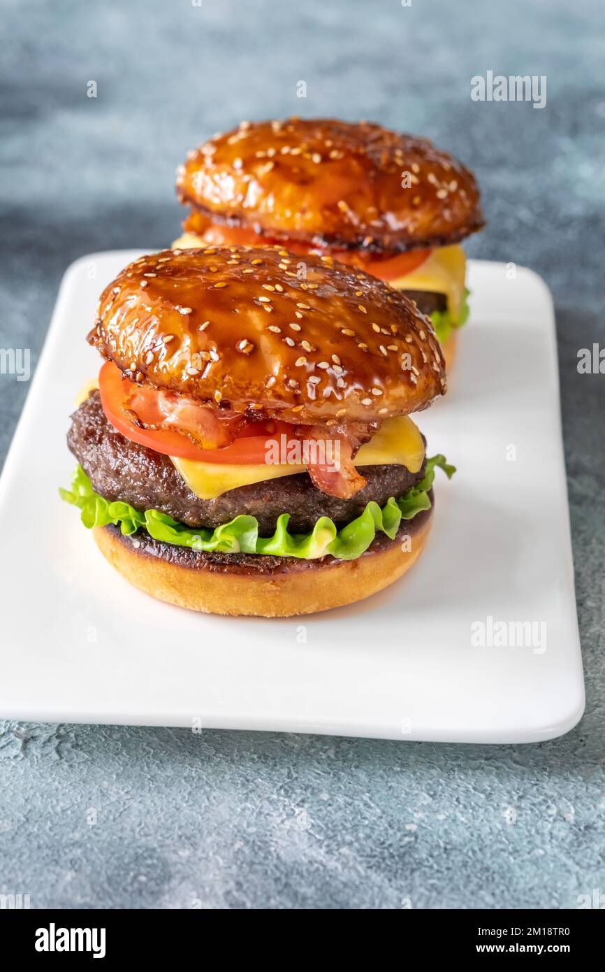 Hamburger close hi-res stock photography and images - Alamy