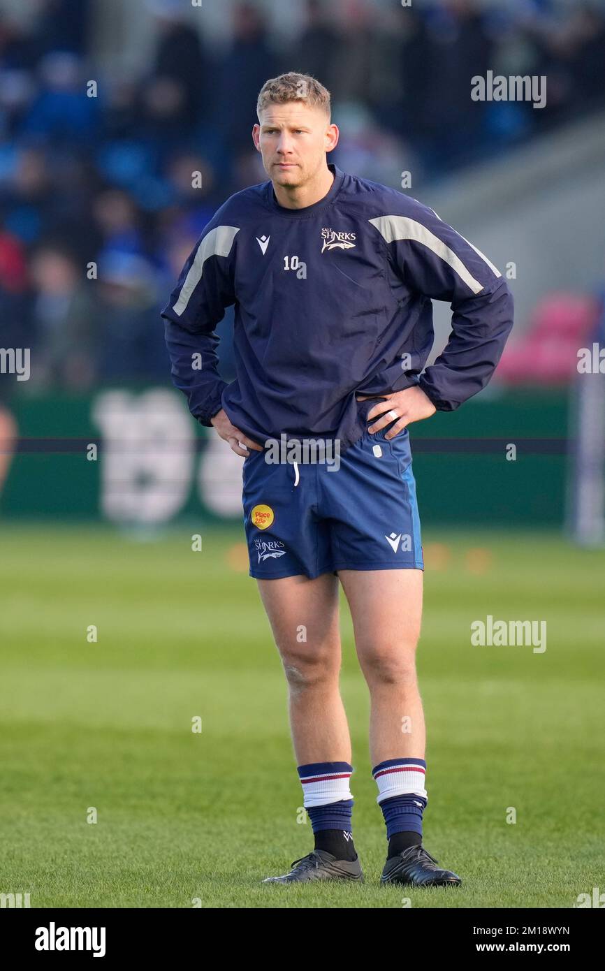 Rob Du Preez #10 of Sale Sharks warms up before the European Champions Cup Group B match Sale ...