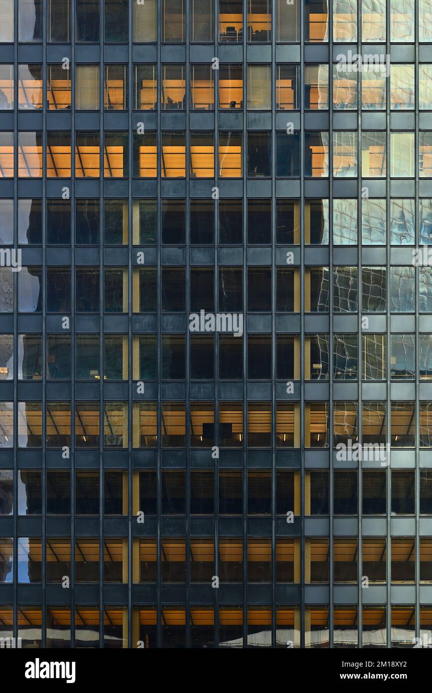 Repetitive grid facade of the Seagram building in Manhattan, New York ...