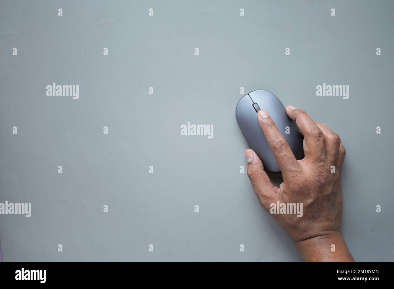 Hand using mouse hi-res stock photography and images - Alamy