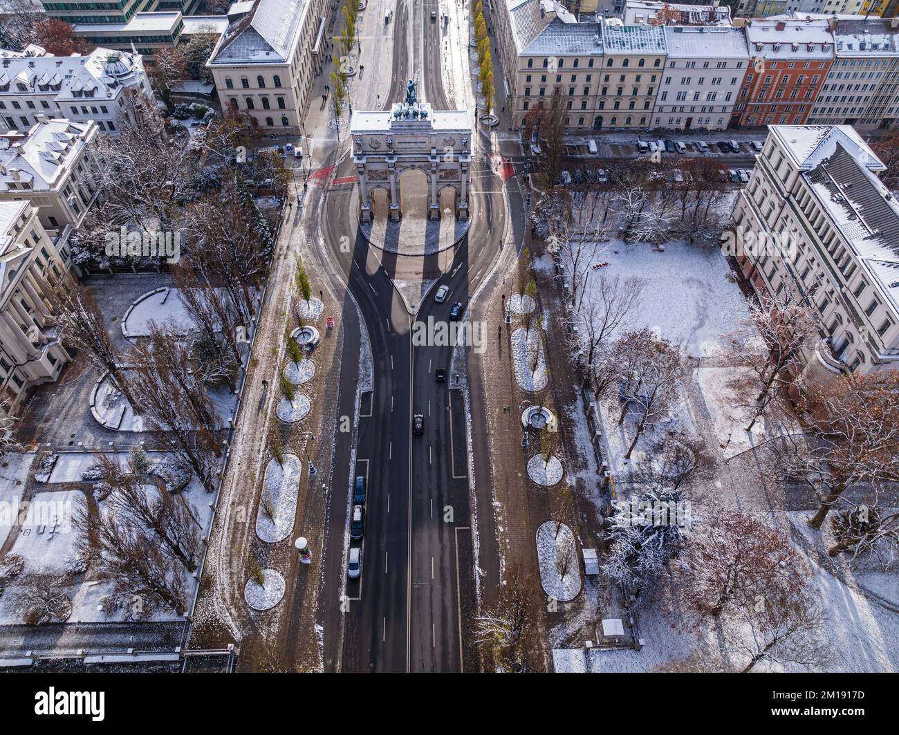 Aerial view of the Siegestor or Victory Gate in Munich in winter Stock ...