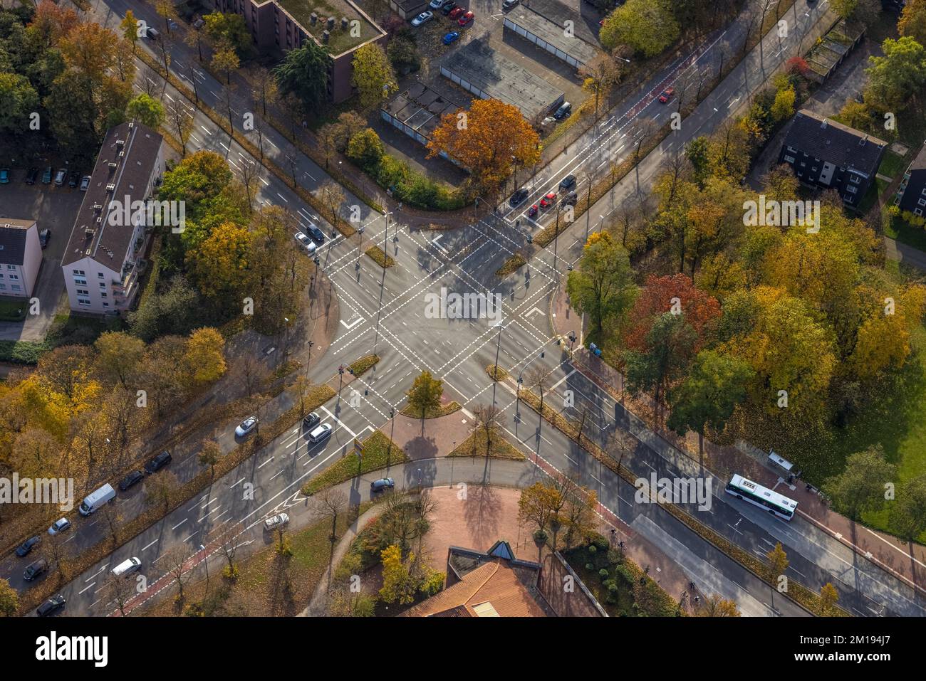 Red bike lane hi-res stock photography and images - Alamy