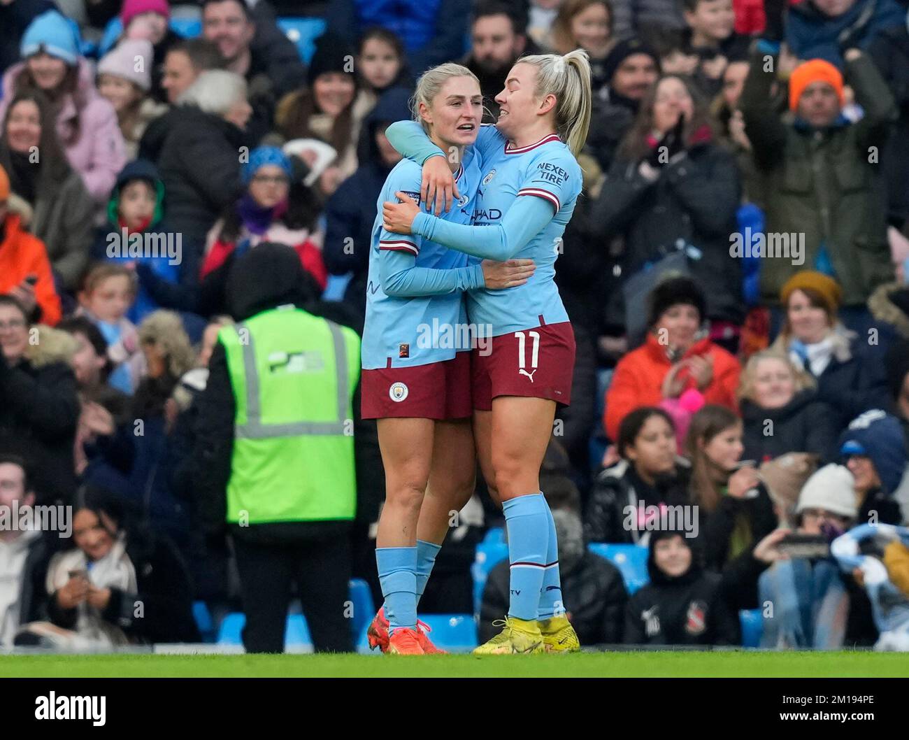 Manchester, UK. 11th Dec, 2022. Laura Coombs of Manchester City (l ...