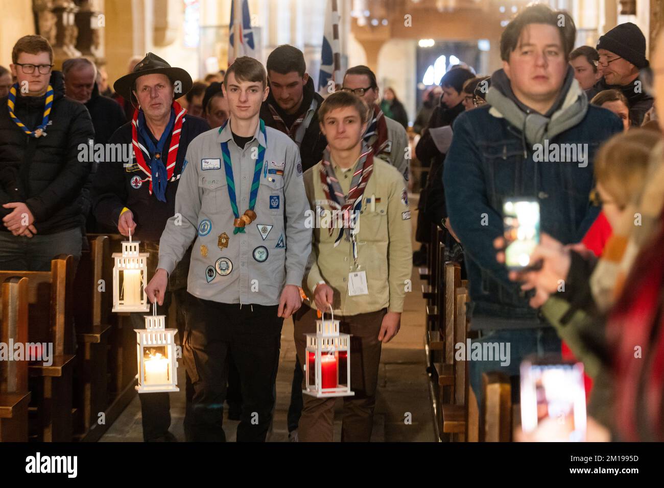 Erfurt, Germany. 11th Dec, 2022. Scouts carry the Light of Peace into ...