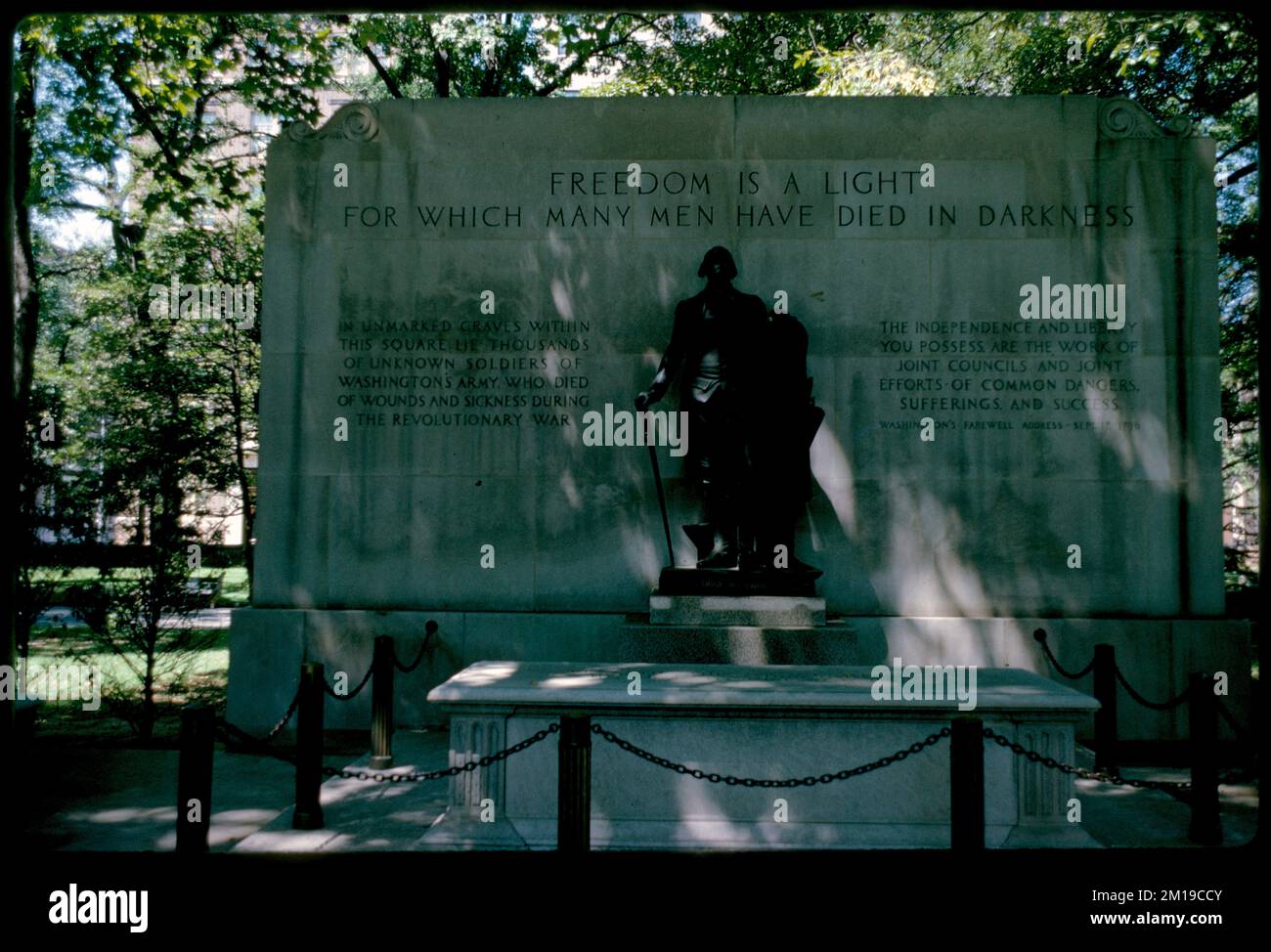 Tomb of the Unknown Revolutionary War Soldier, Philadelphia , Tombs ...