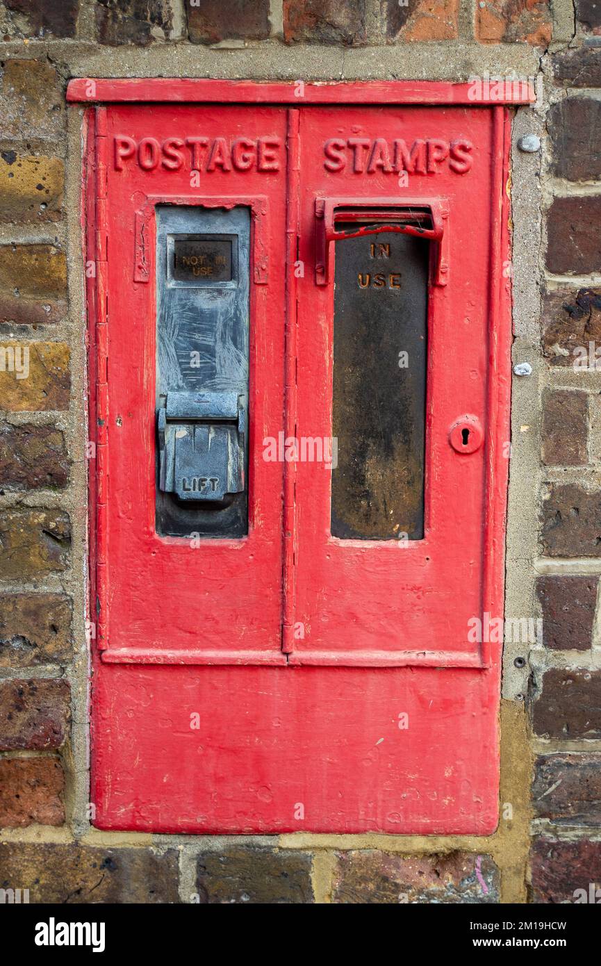 Eton, Windsor, Berkshire, UK. 8th December, 2022. An old decomissioned ...