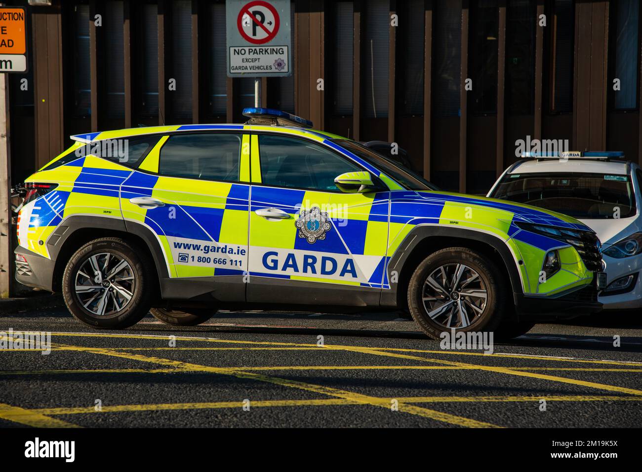 Metropolitan police crest hi-res stock photography and images - Alamy