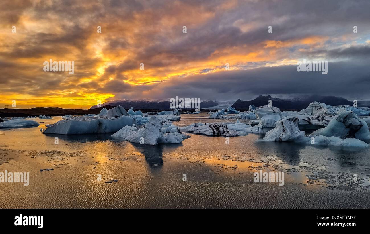 Icelandic sunset hi-res stock photography and images - Alamy