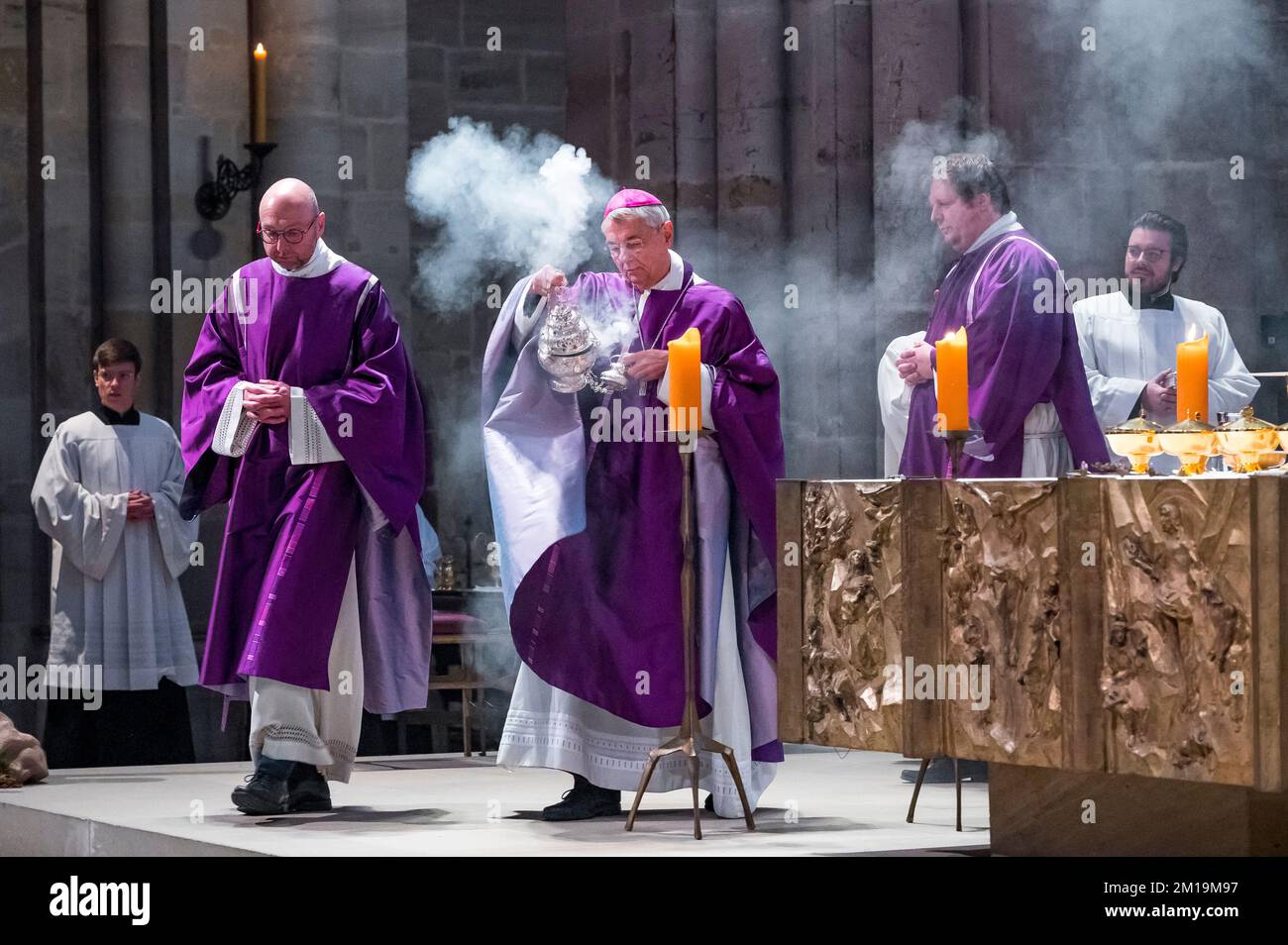 Bamberg, Germany. 11th Dec, 2022. Ludwig Schick (M), Archbishop of ...
