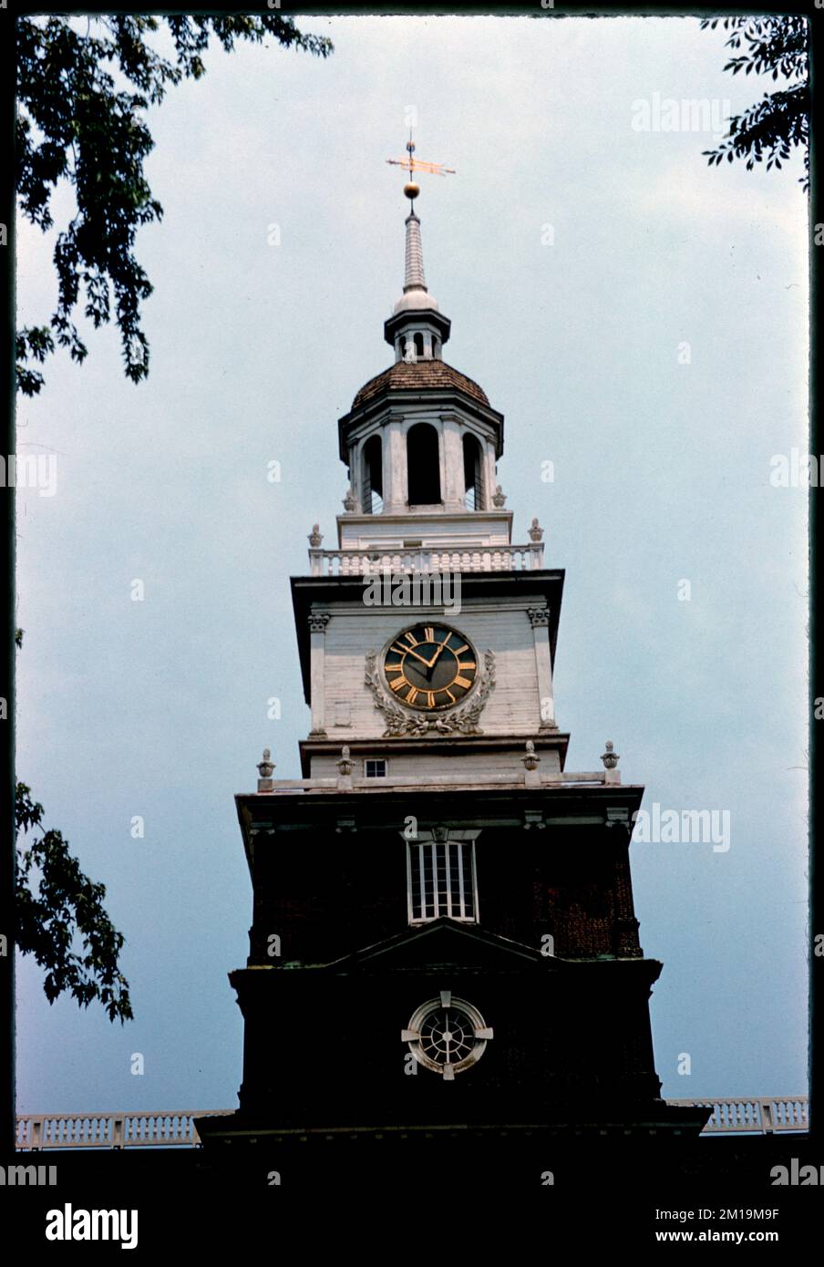 Independence hall clock tower hi-res stock photography and images - Alamy